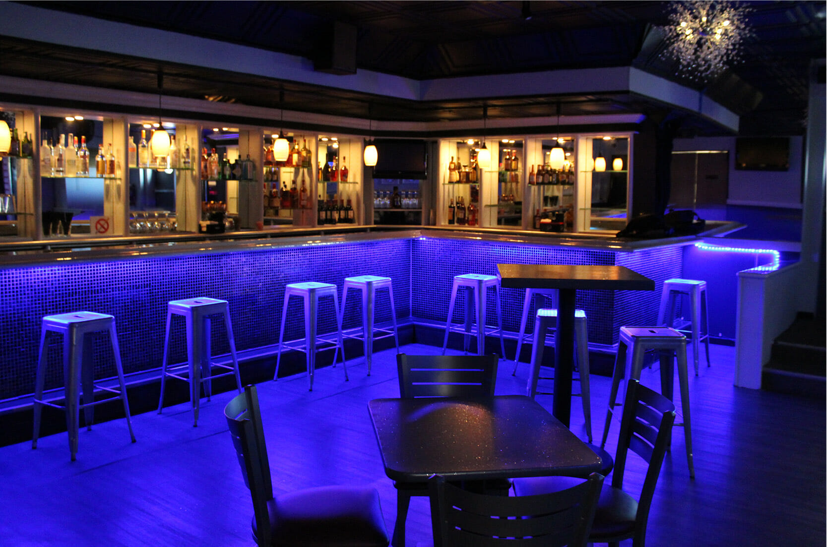 Salvo Turns Silver Hair Into Silver Dollars at Club Silver - OCQ