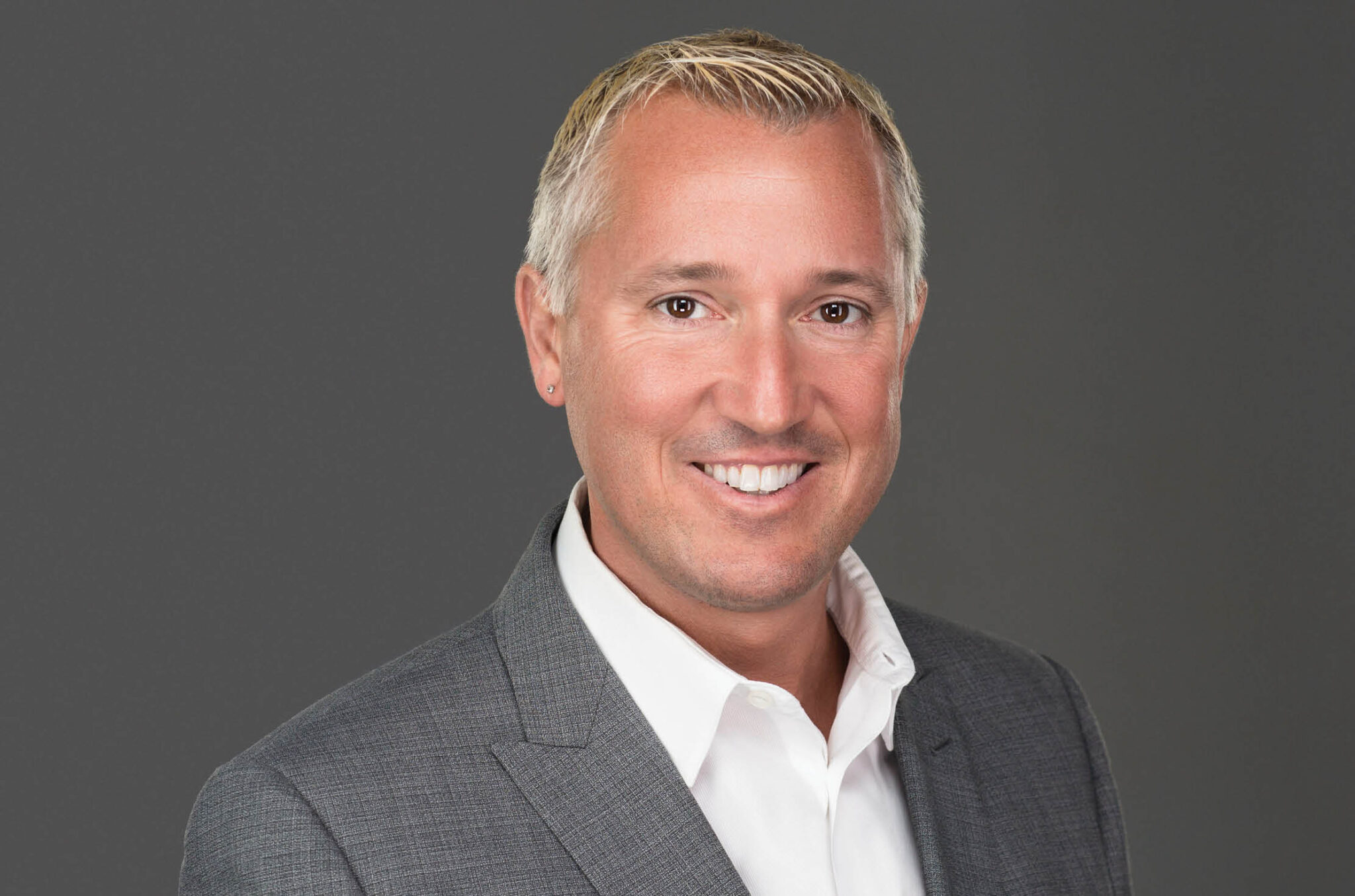 Dr. Steven chats with Jason Hughes, the Executive Director of ArtServe ...