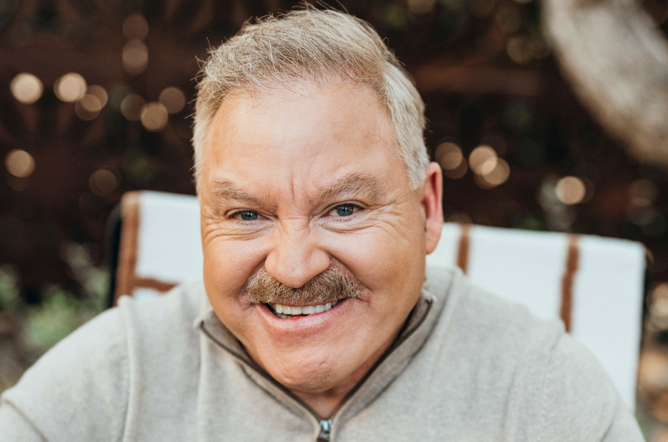 James Van Praagh - https://www.outclique.com